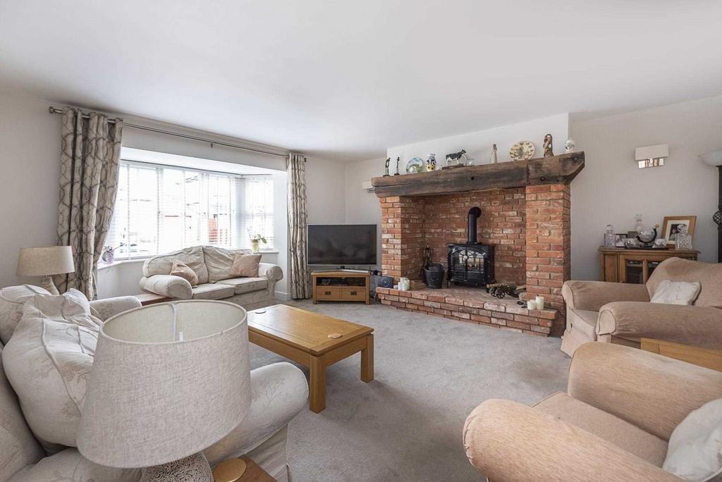 Manor Road, Tring 4 bed detached house - £865,000