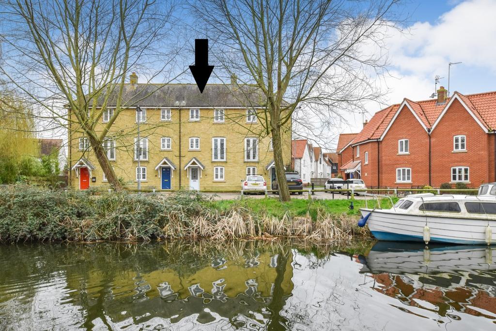 Hall Bridge Rise, Heybridge 3 bed townhouse - £435,000