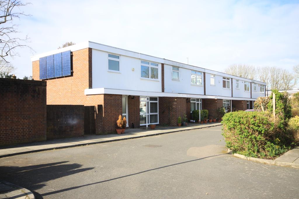 Sweyn Place, London SE3 3 bed end of terrace house - £3,000 pcm (£692 pw)