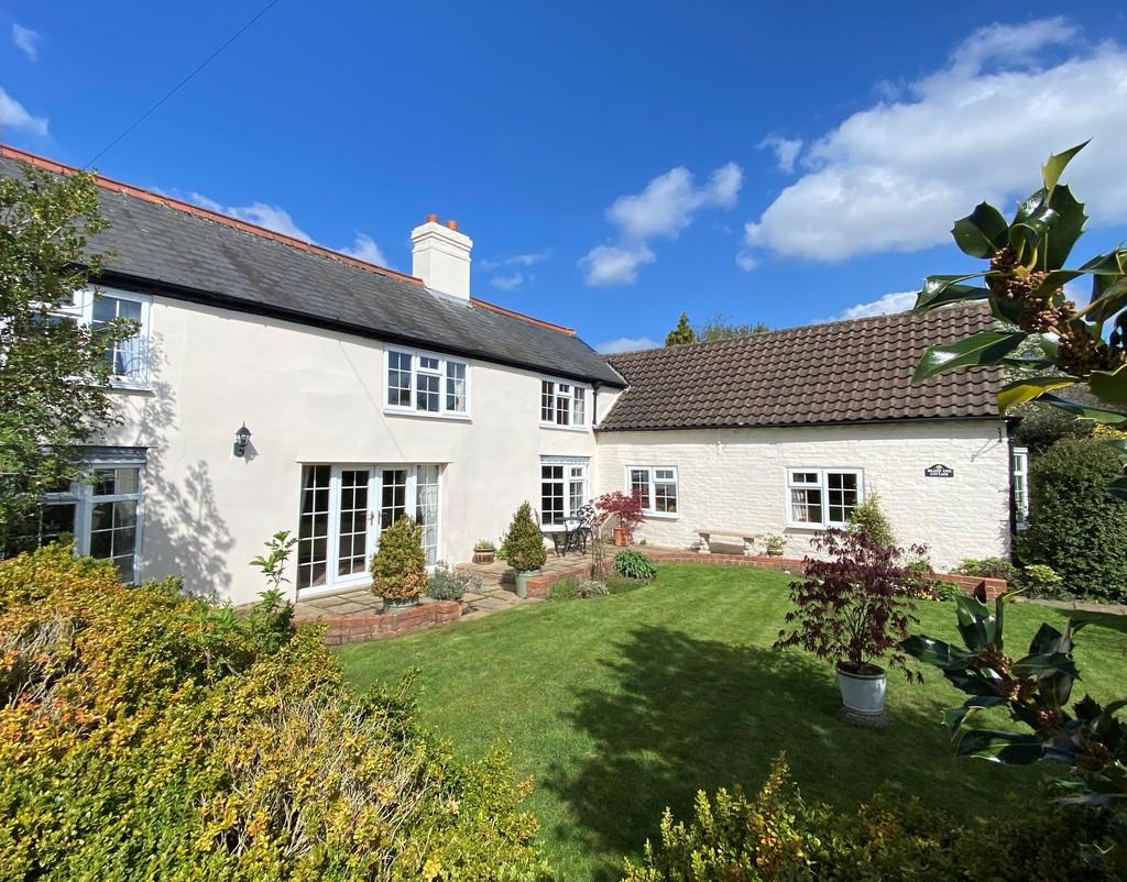 Rectory Lane, Gamston, Retford 3 bed cottage - £425,000