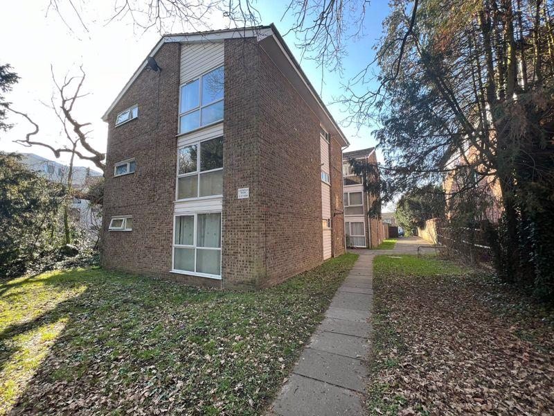 Capstan Ride, Enfield 1 bed flat - £265,000