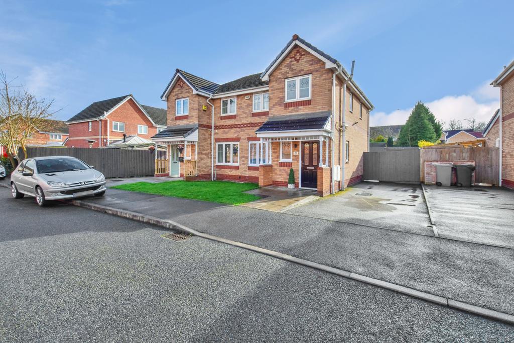 Linnets Park, Runcorn 3 bed semi-detached house - £180,000