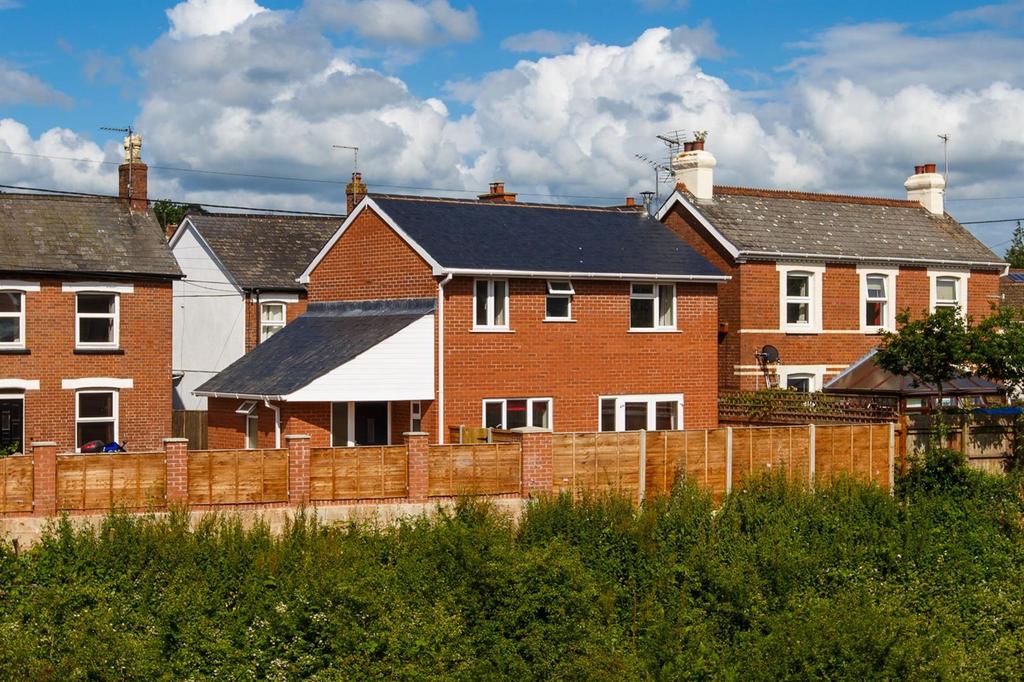 Copplestone, Crediton, EX17 2 bed detached house - £220,000