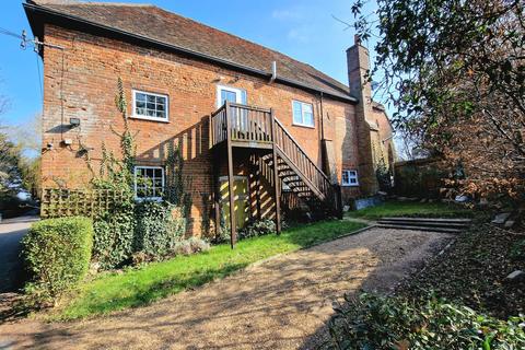 Houses to rent in Farnham | OnTheMarket