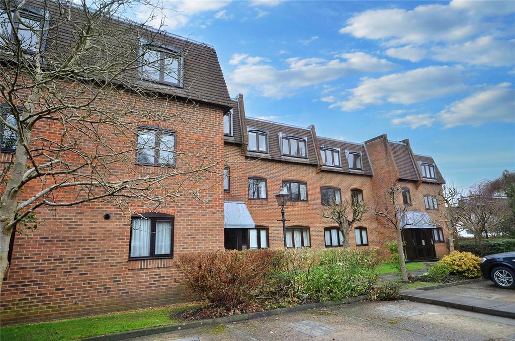 Morley Road, Farnham, Surrey, GU9 2 bed apartment - £1,250 pcm (£288 pw)
