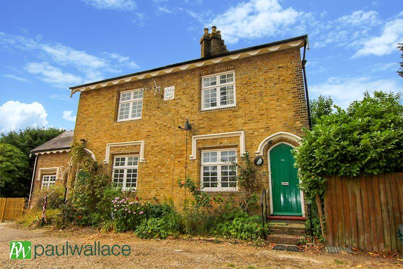 Goffs Lane, Goffs Oak 2 bed character property - £440,000
