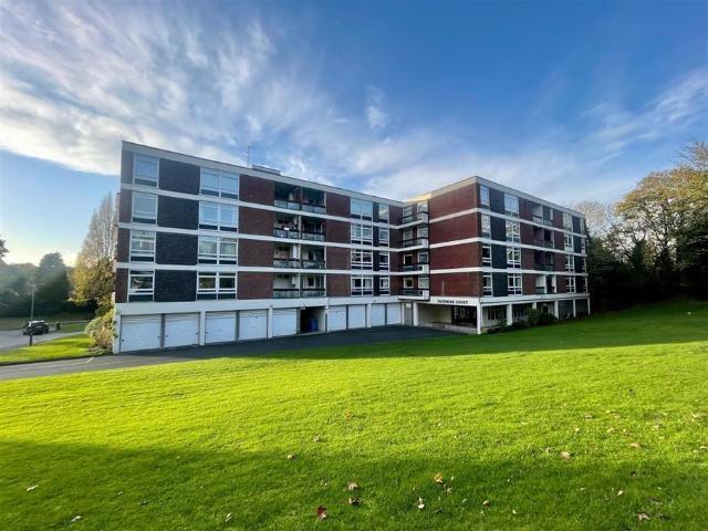 Chelmscote Road, Solihull 2 bed apartment - £775 pcm (£179 pw)