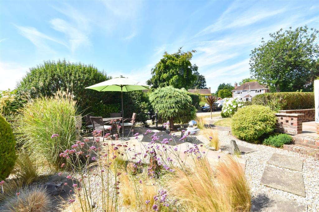 Fair Meadow, Rye 3 bed detached house - £700,000