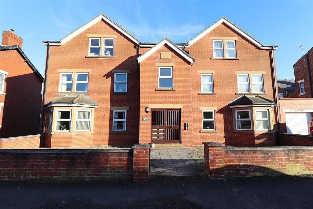 Patterson Court, Freckleton Street... 2 bed flat - £164,950