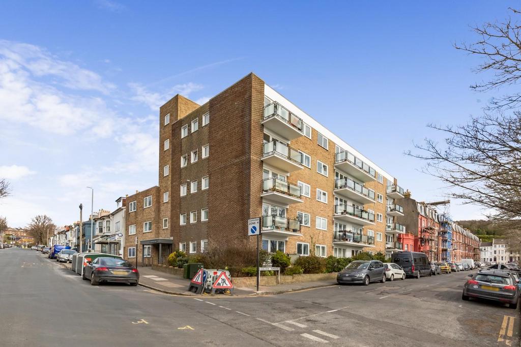 College Terrace, Brighton 2 bed apartment - £325,000