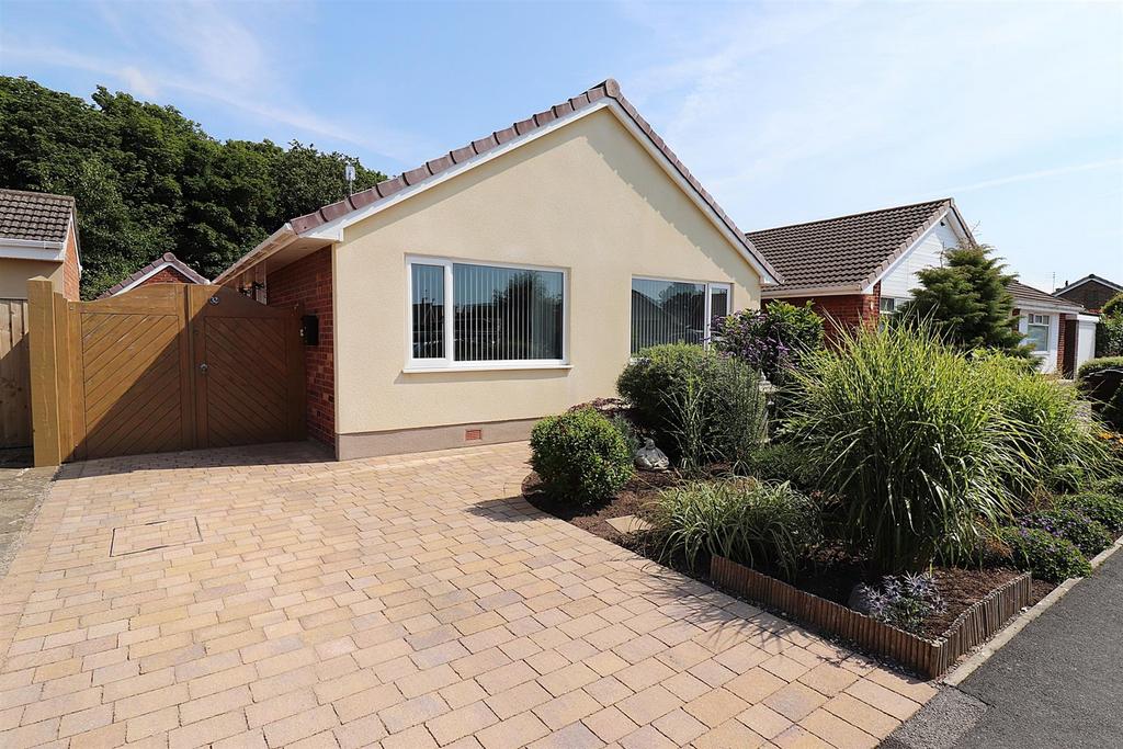 Oakwood Avenue, Lytham 3 bed detached bungalow - £450,000