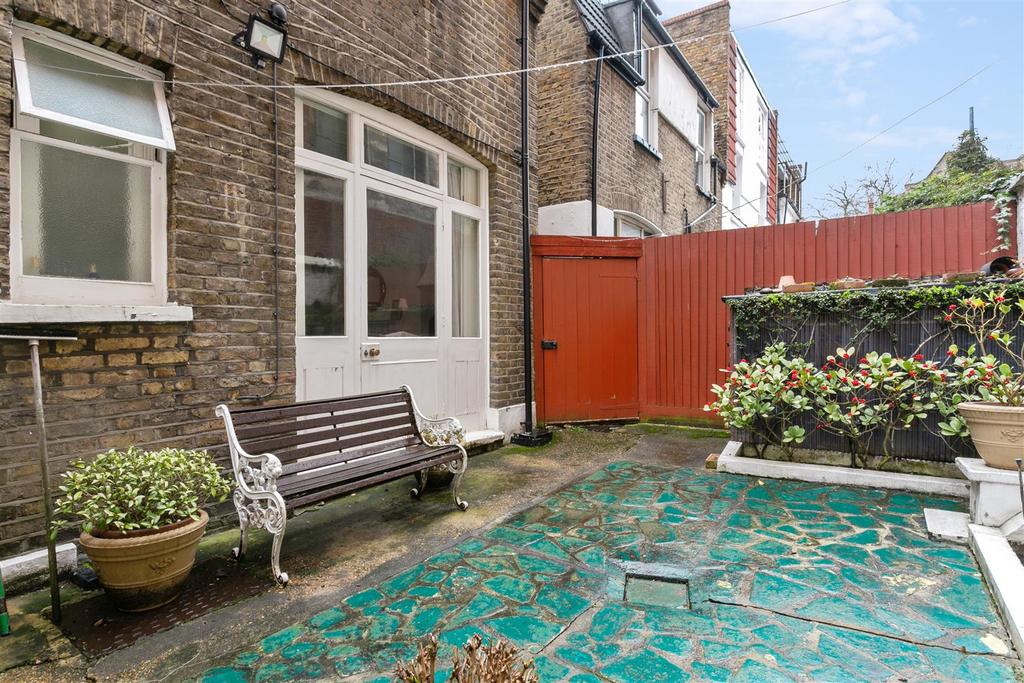 Merton Avenue, London, W4 3 bed semi-detached house - £1,150,000