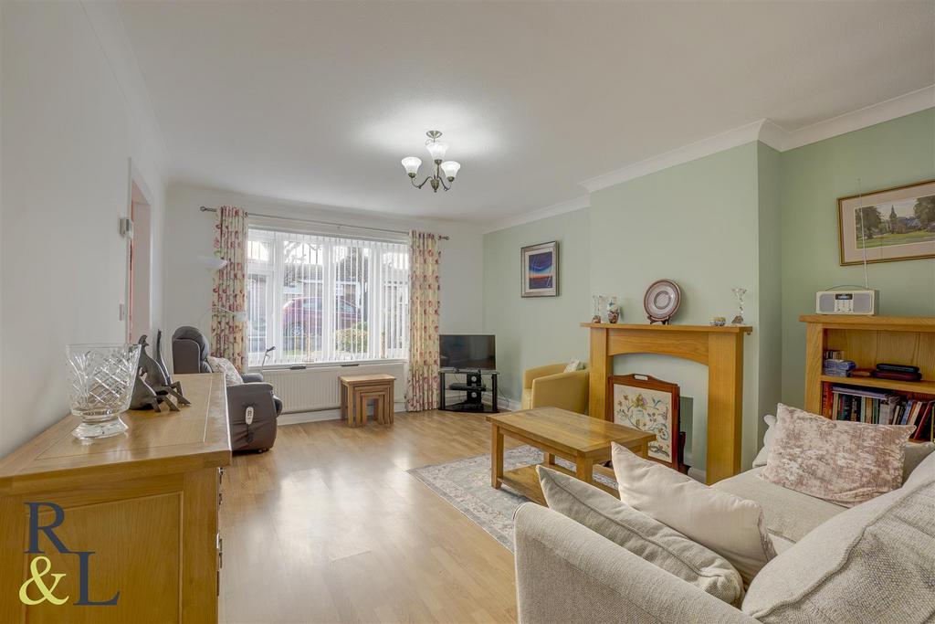 Beech Avenue, Keyworth, Nottingham 2 bed semi-detached bungalow - £239,950