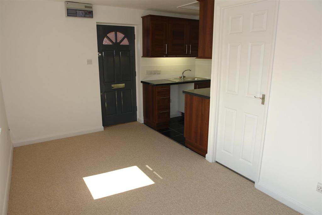 Langstone Court, Aylesbury 1 bed flat - £700 pcm (£162 pw)