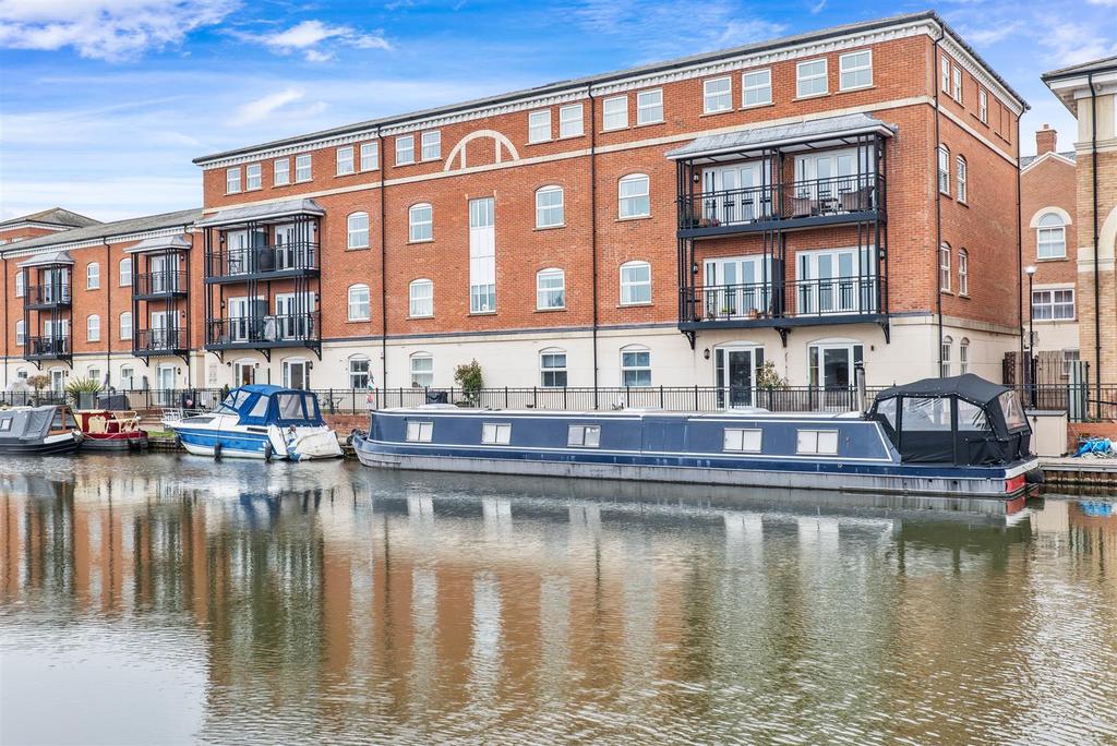Waters Reach, Armstrong Drive, Worcester 2 bed apartment - £270,000