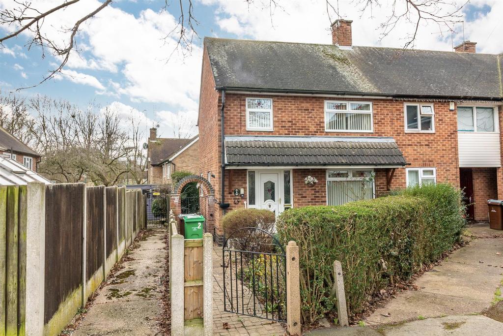Farm Close, Clifton, Nottingham 3 bed semi-detached house - £170,000