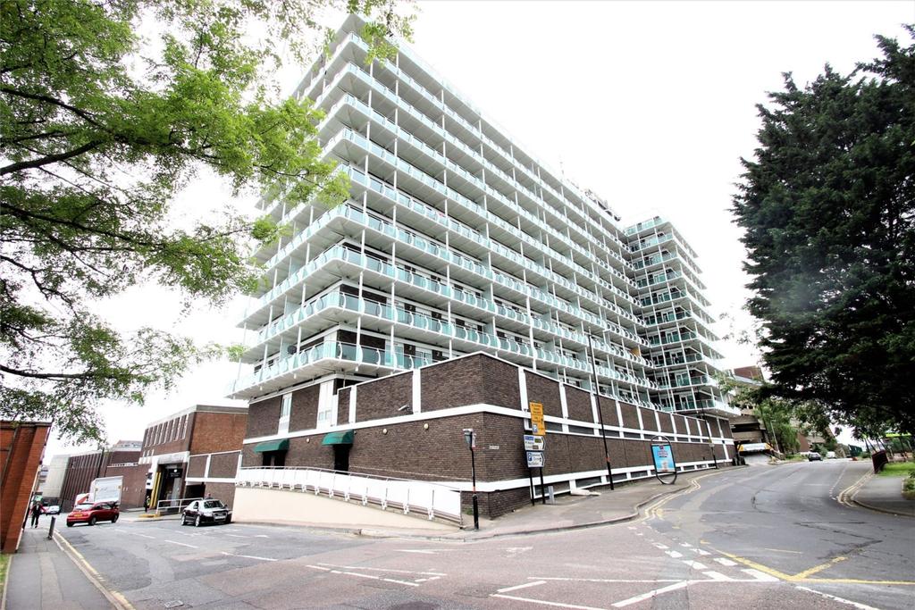 Northampton House, Wellington Street... 2 bed flat - £925 pcm (£213 pw)