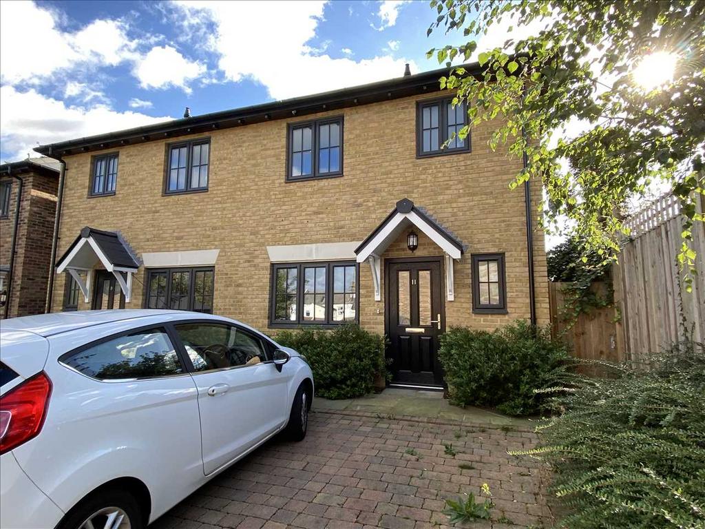 Woodside Mews, Gravesend 3 bed semi-detached house - £430,000