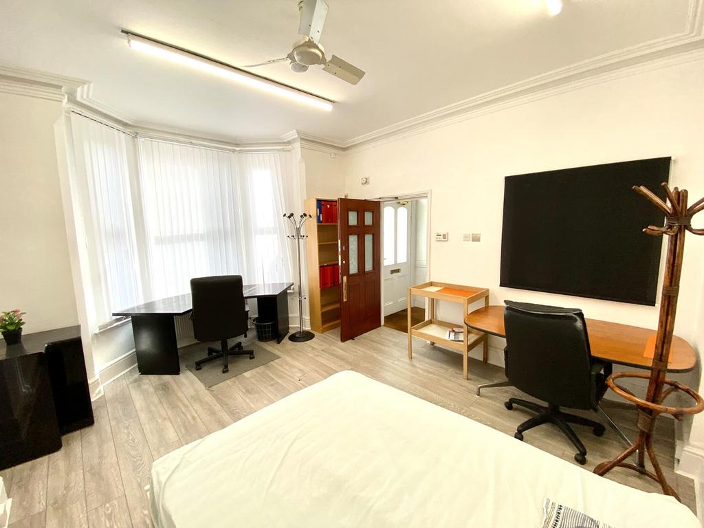 Queen Victoria Road, Coventry, CV1 7 bed terraced house - £515,000
