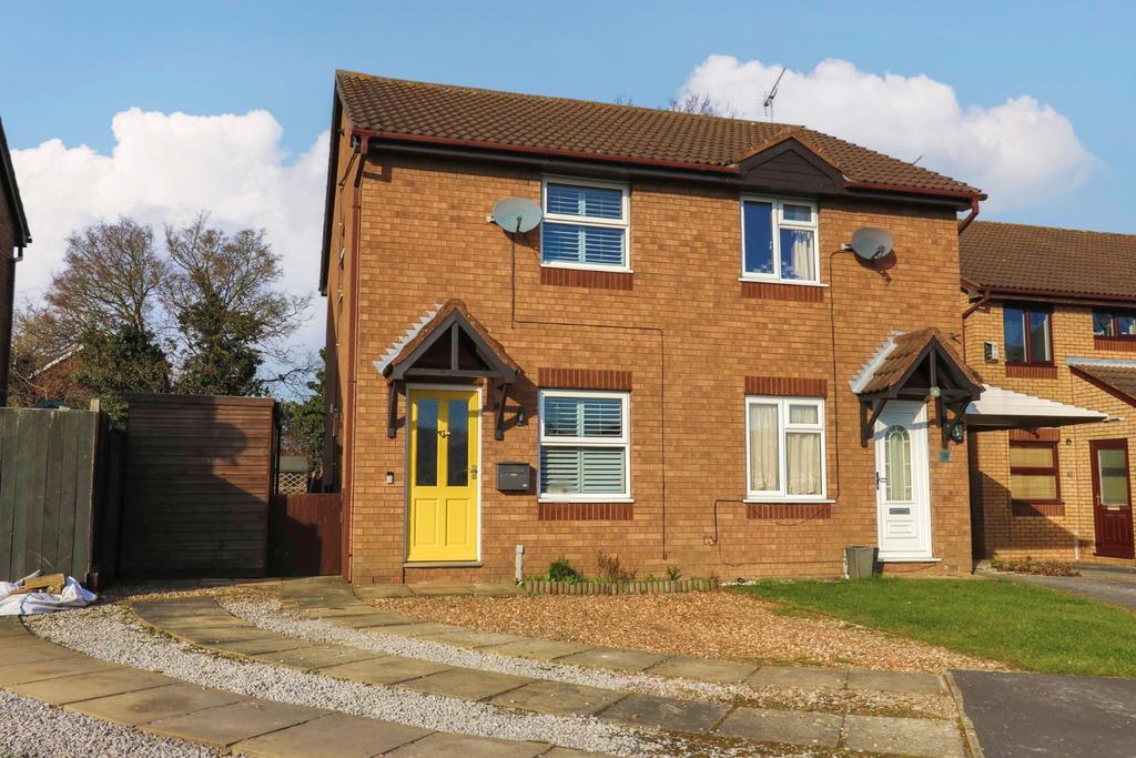 Curlew Close, Beverley HU17 7QN 2 bed semi-detached house - £195,000