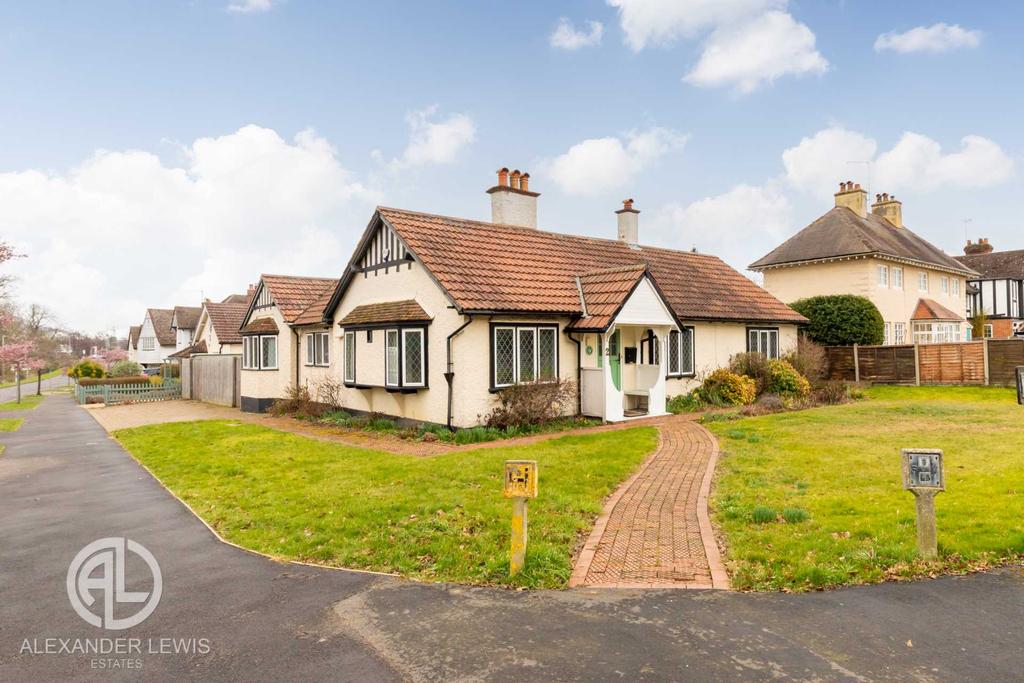 Cross Street, Letchworth Garden City... 3 bed detached bungalow - £570,000