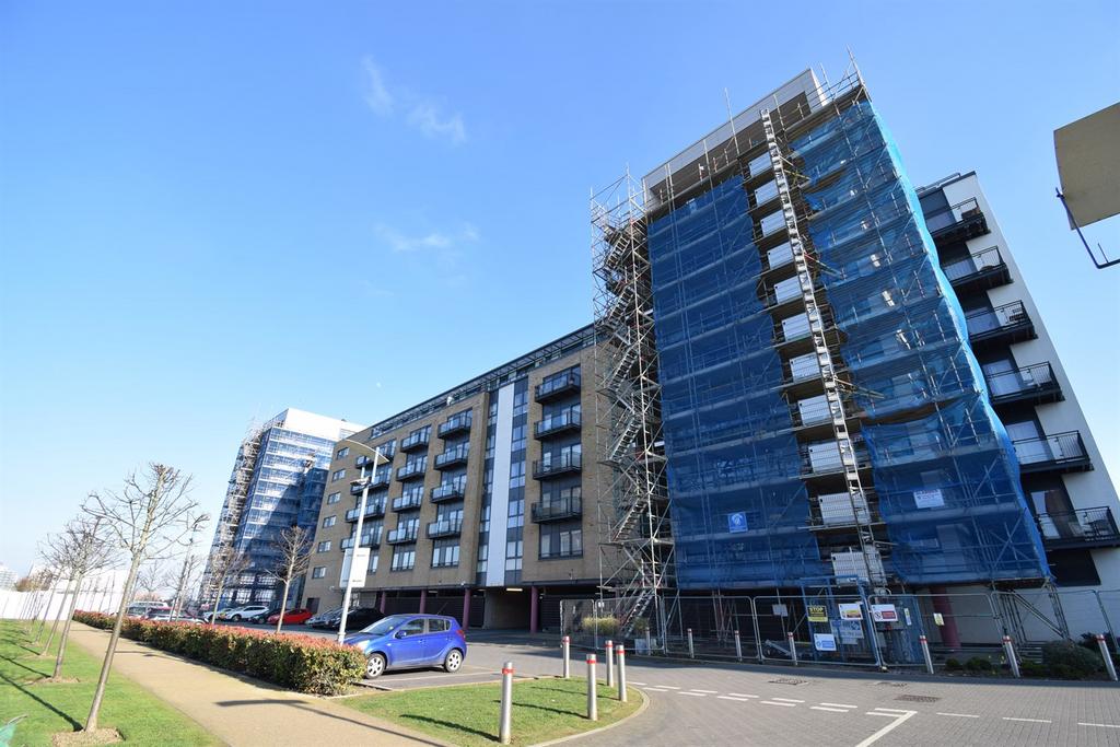 Davaar House, Ferry Court, Cardiff 2 bed house - £1,500 pcm (£346 pw)