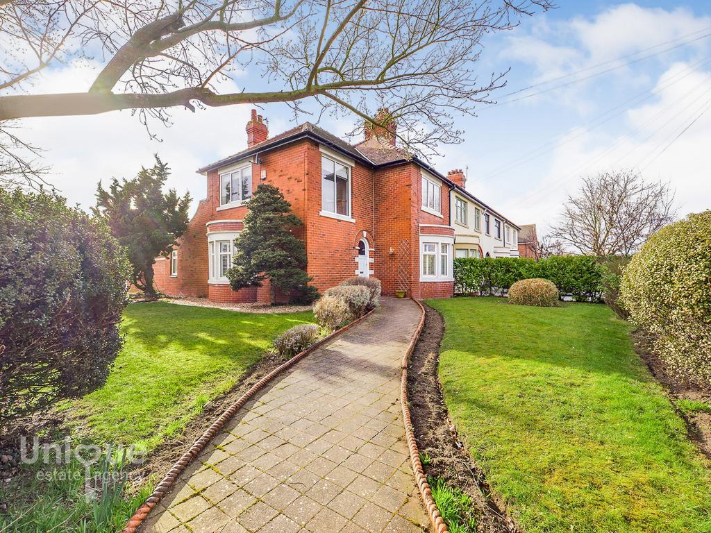 Arundel Road, Lytham St. Annes, FY8 3 bed end of terrace house - £475,000