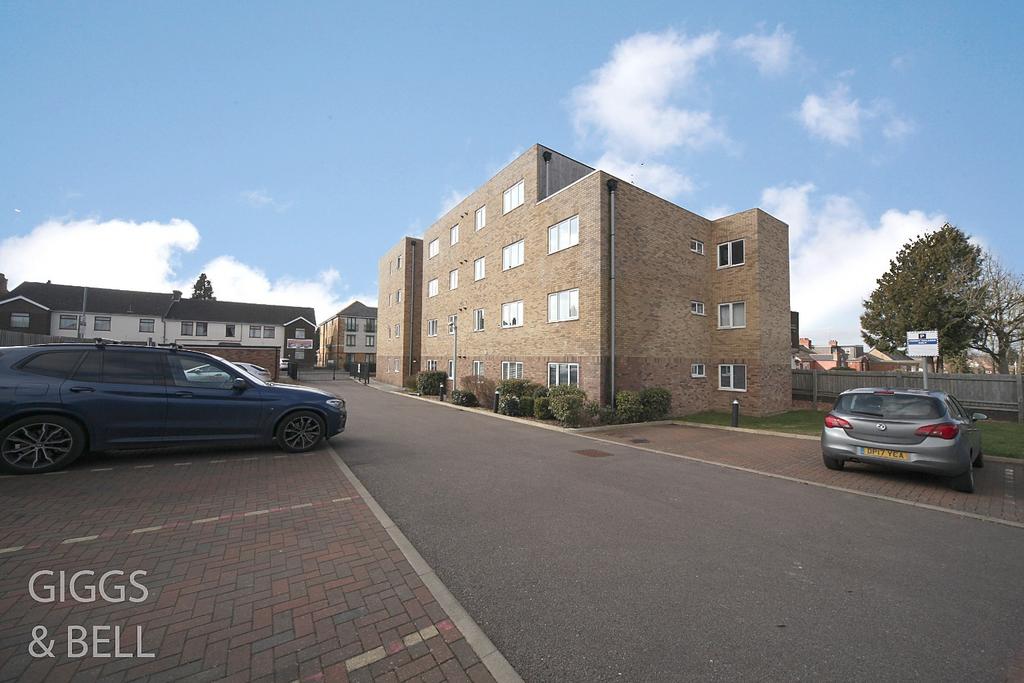 Marsh Road, Luton, Bedfordshire, LU3 1 bed apartment for sale - £160,000
