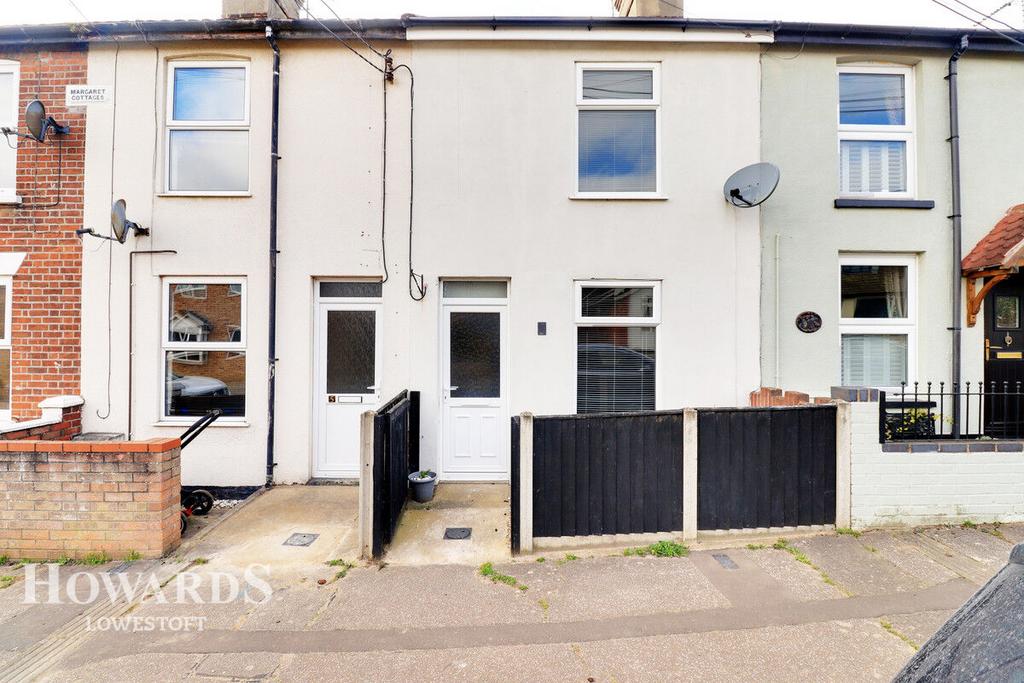Moyes Road, Lowestoft 2 bed terraced house - £170,000
