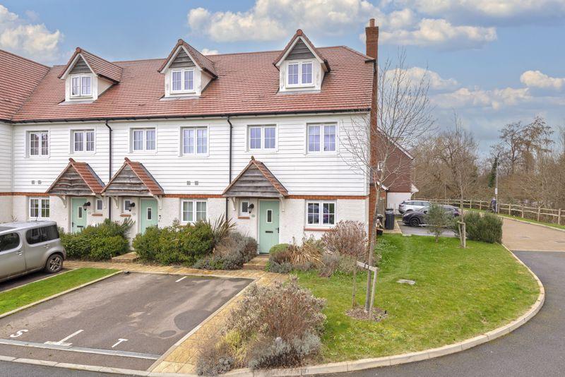 Ramblers Way, Tonbridge, TN11 0FR 3 bed end of terrace house - £450,000