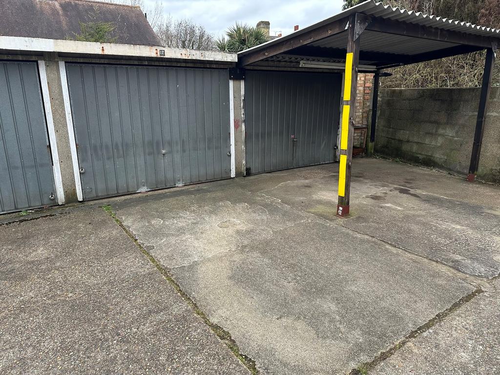 Portland Crescent, Feltham, TW13 Garage - £32,000