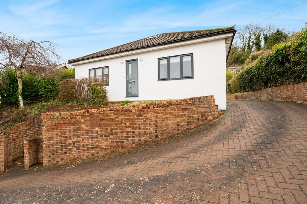 Canterbury Road, Lydden, Kent, CT15 4 bed bungalow - £475,000