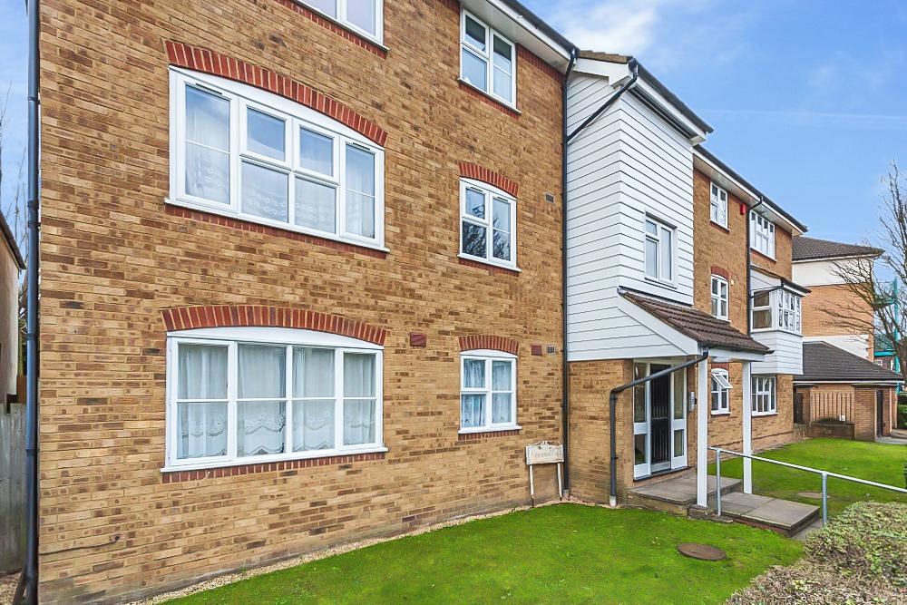 College Avenue, Harrow Weald, Harrow... 1 bed apartment to rent - £ ...