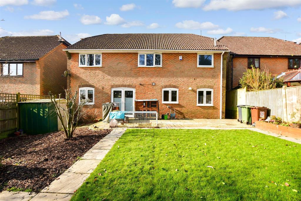 The Grove, Crowborough, East Sussex 5 bed detached house - £700,000