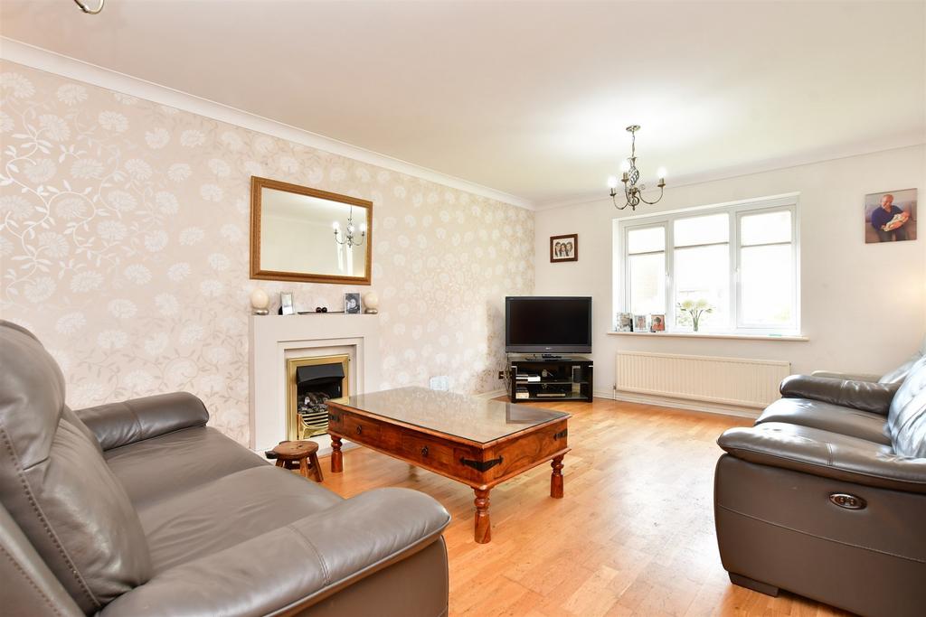 The Grove, Crowborough, East Sussex 5 bed detached house - £700,000