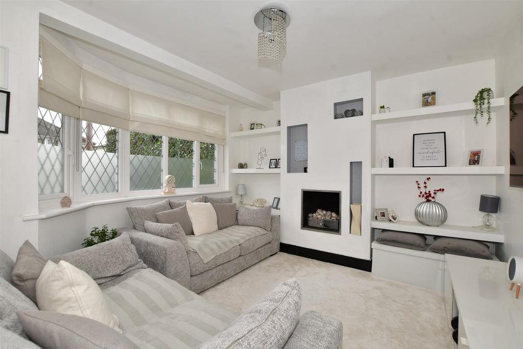 Derek Avenue, Epsom, Surrey 3 bed semi-detached house - £700,000
