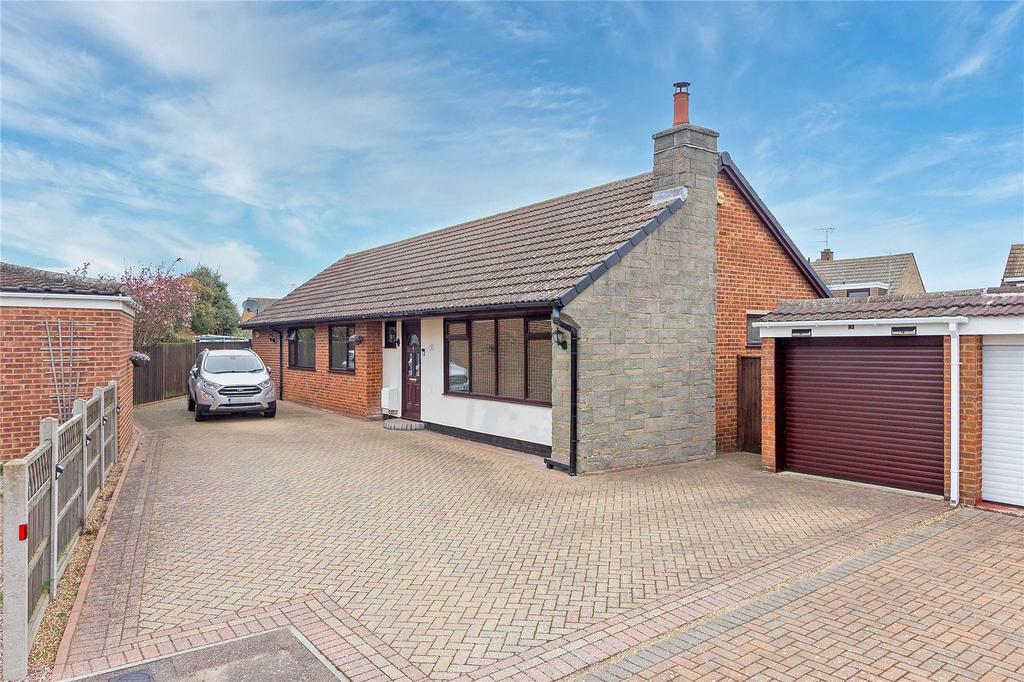 Napier Close, Sittingbourne, Kent, ME10 3 bed bungalow - £525,000