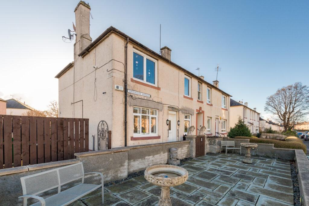 55 Stenhouse Avenue, Stenhouse, EH11 3DE 2 bed ground floor flat - £180,000