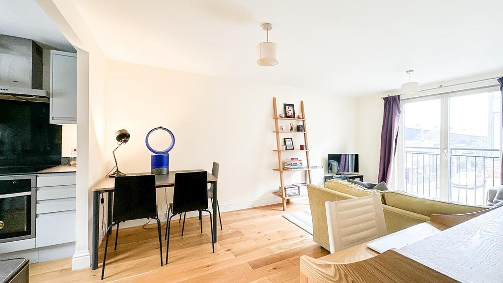 Boot Lane, Squires Court, Bedminster... 2 bed flat - £280,000
