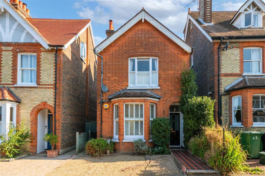 Deerings Road, Reigate 3 bed house - £2,500 pcm (£577 pw)