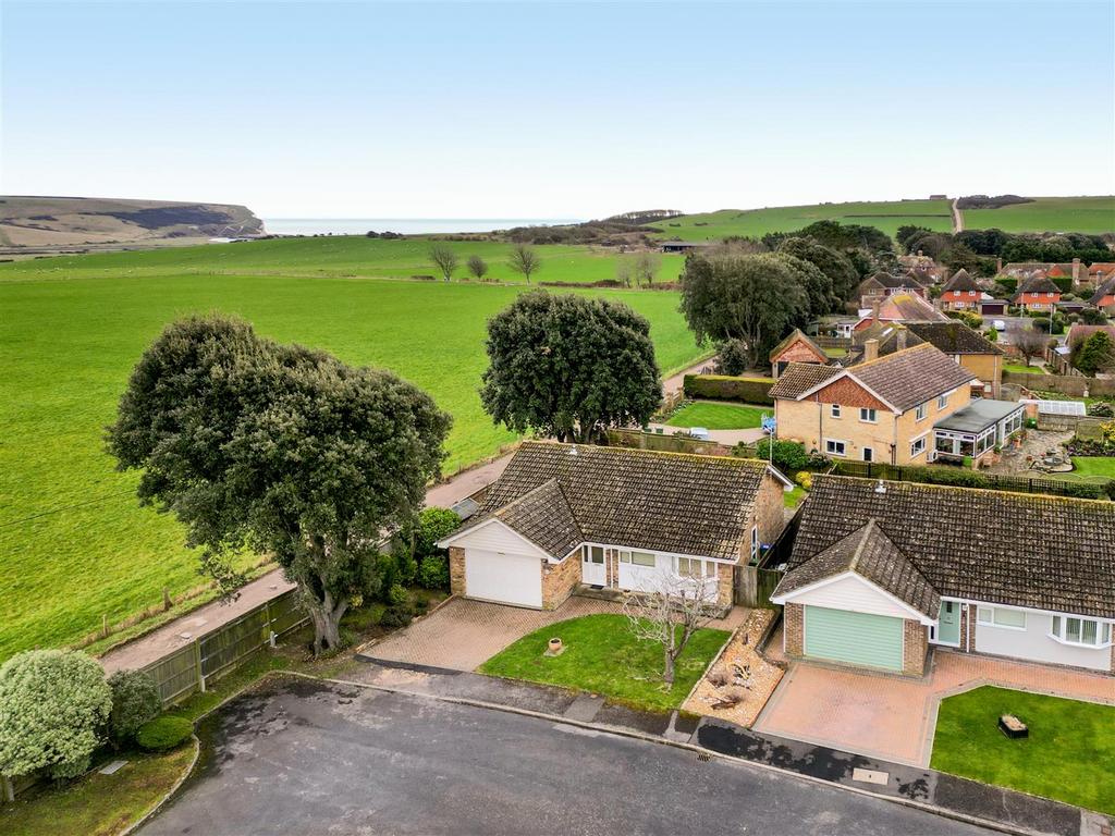 Willow Drive, Seaford 3 bed detached bungalow - £510,000