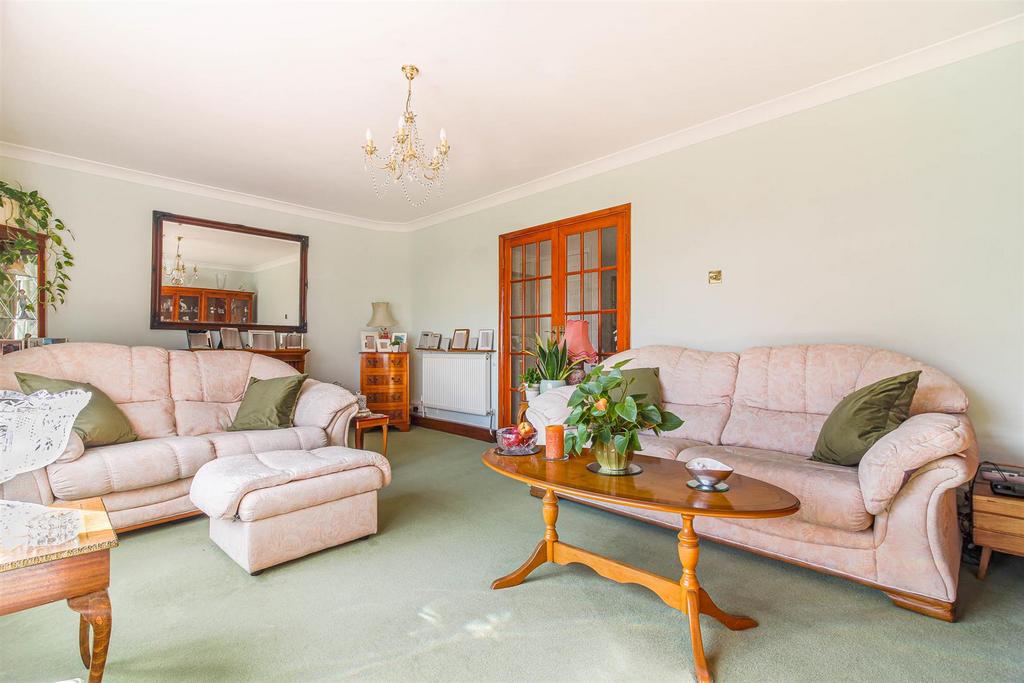 Highstone Court, New Wanstead 2 bed flat - £450,000