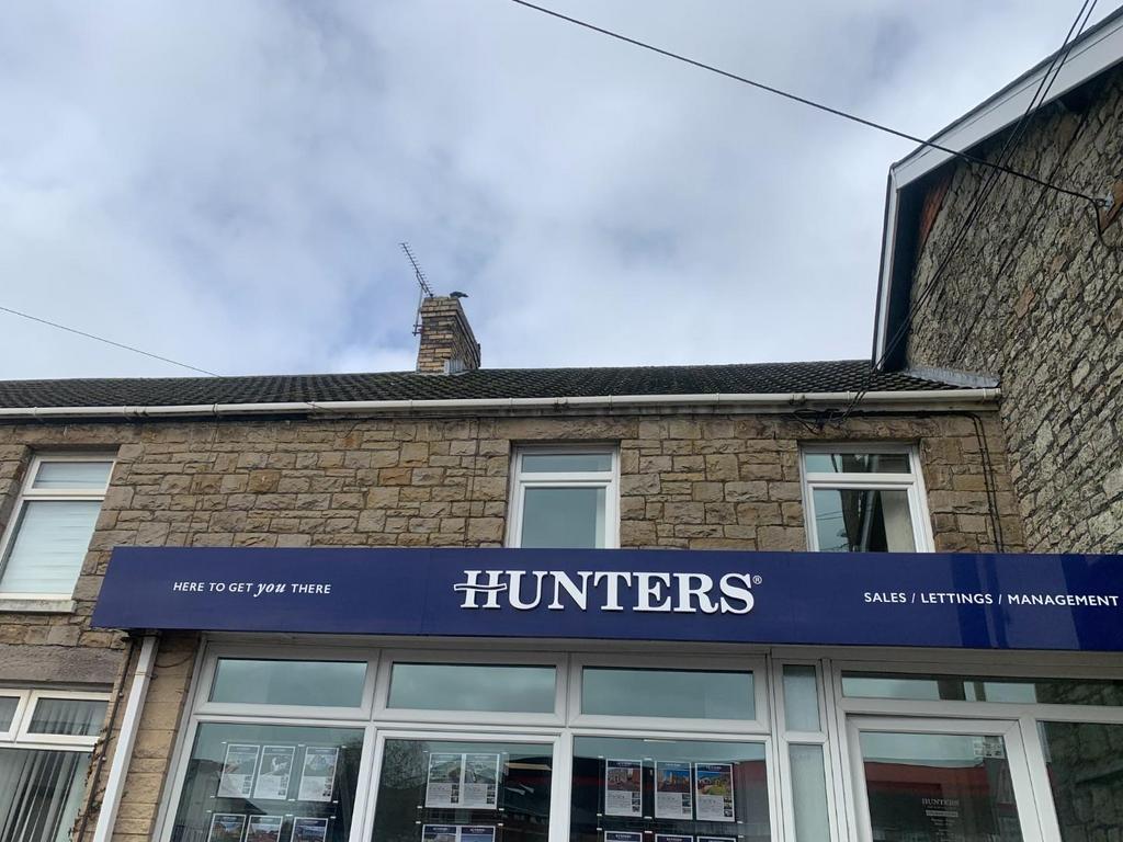 Coychurch Road, Pencoed, Bridgend... 2 bed flat - £695 pcm (£160 pw)