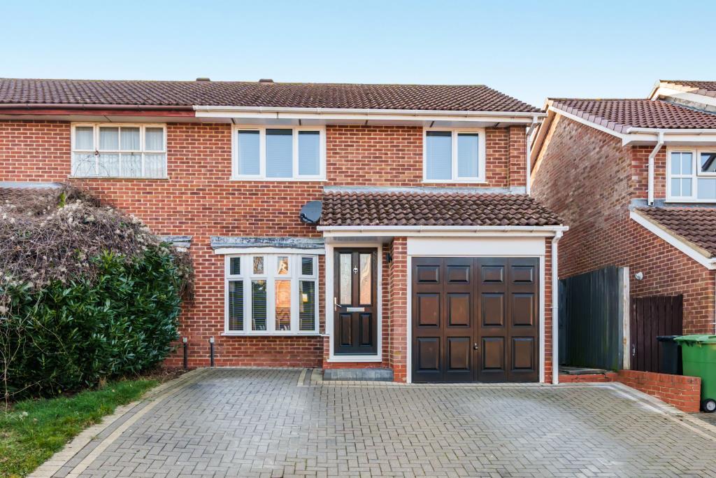 Basingstoke, Hampshire, RG22 3 bed semi-detached house - £400,000