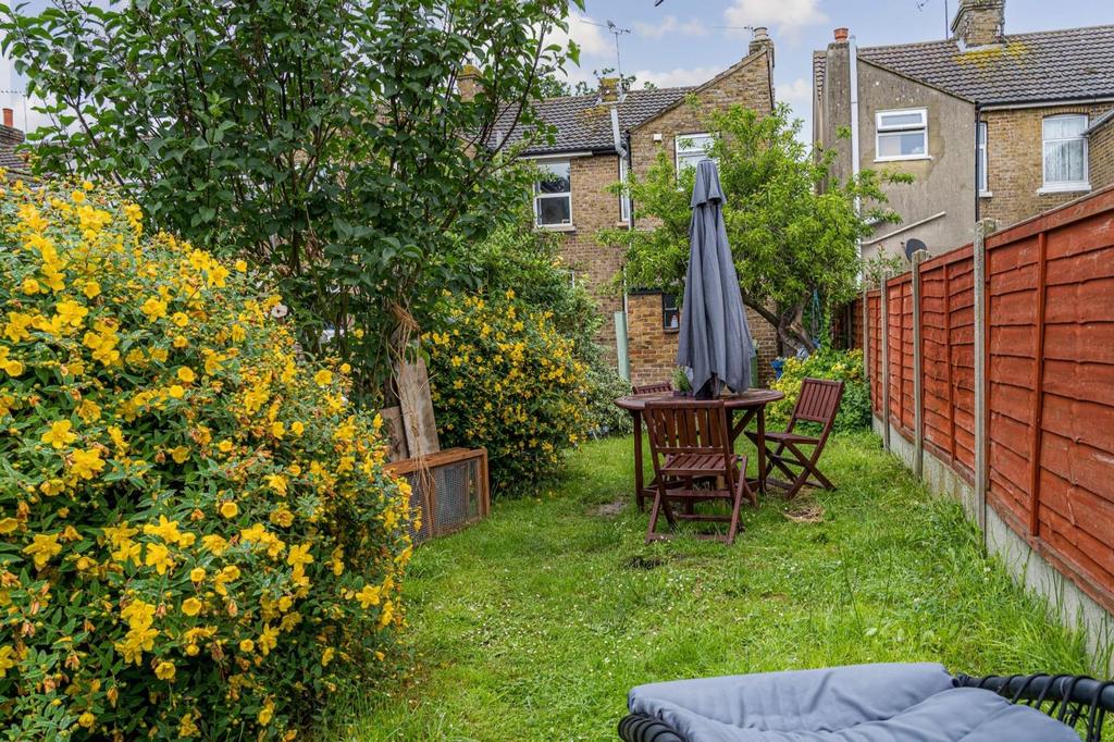 Key Street, Sittingbourne, ME10 2 bed end of terrace house for sale - £ ...