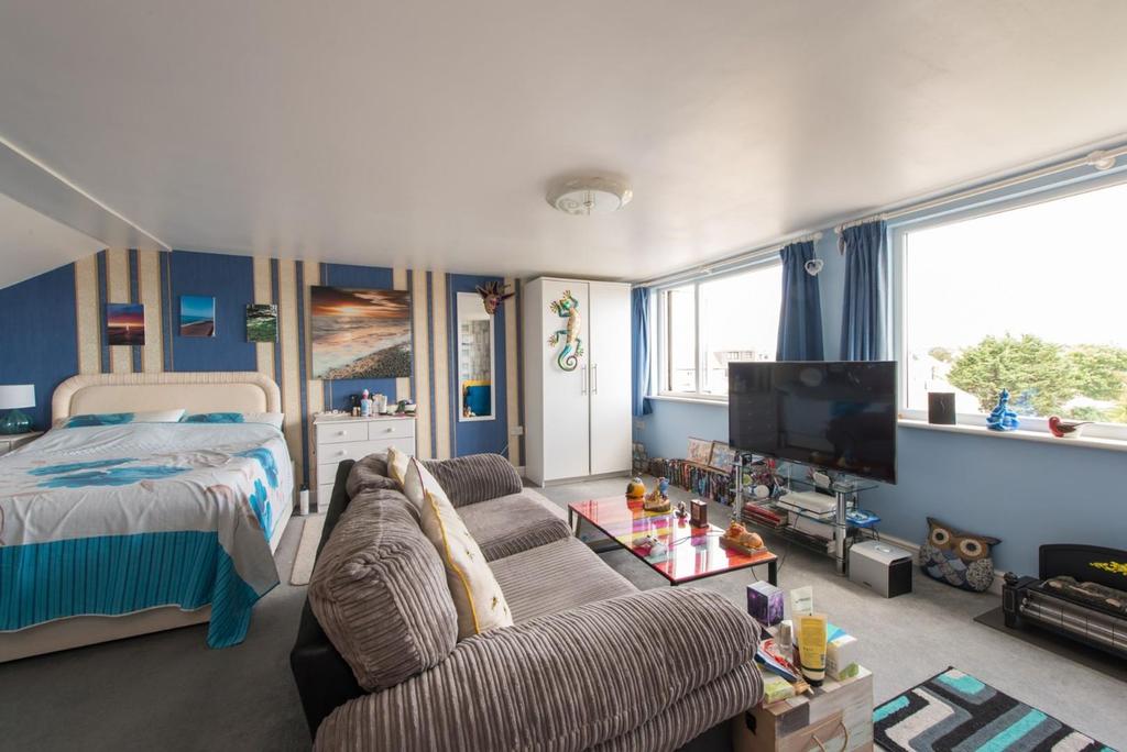 St. James Avenue, Ramsgate, CT12 5 bed semi-detached house - £380,000