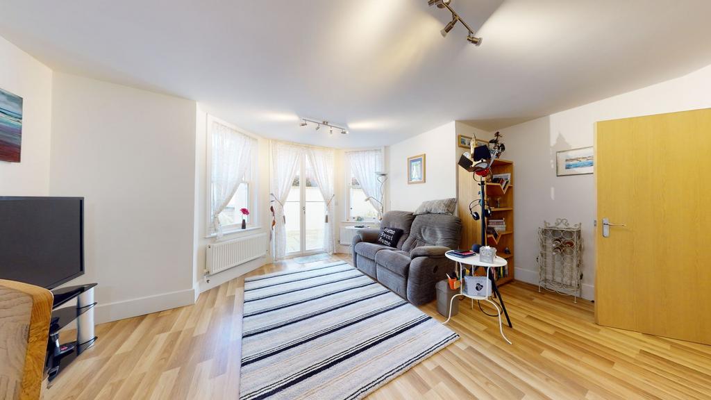 Trinity Crescent, Folkestone, CT20 1 bed flat - £215,000