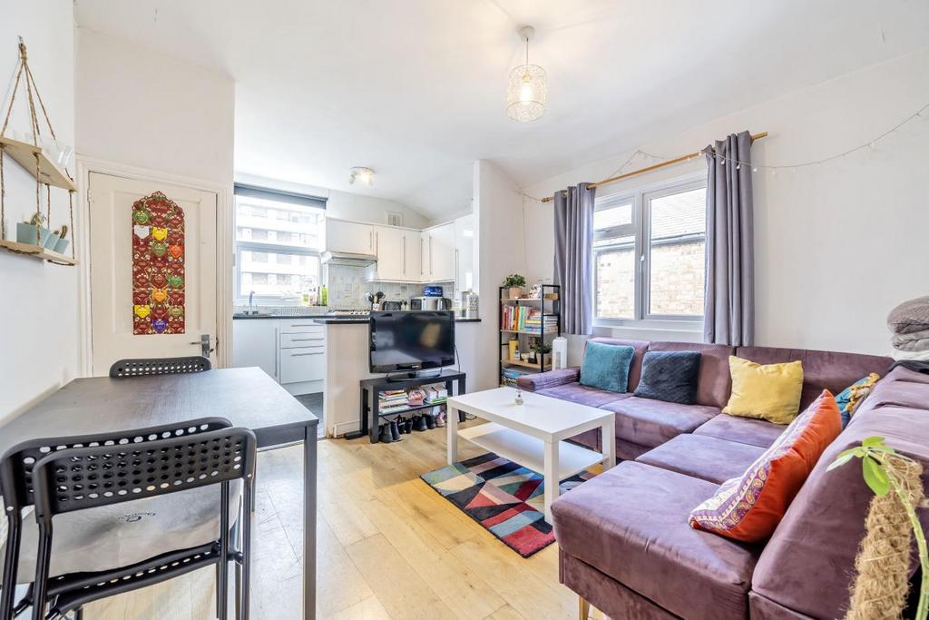 Woodbury Street, Tooting 3 bed flat - £525,000