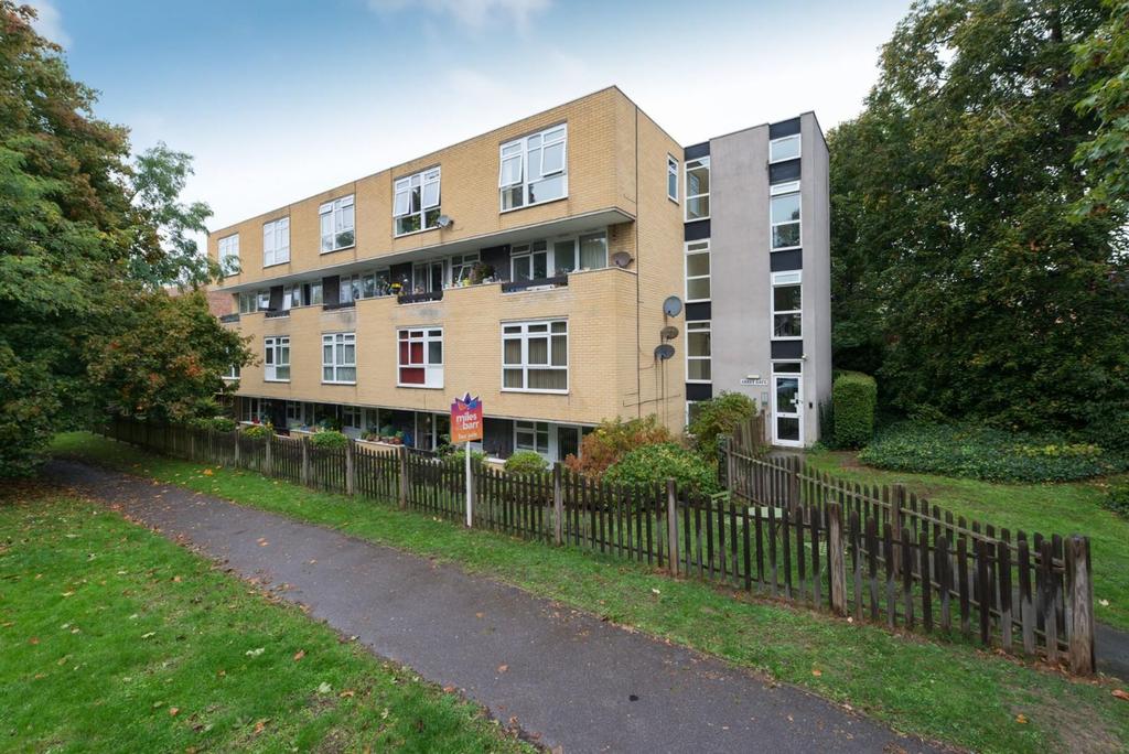 Pegwell Road, Ramsgate, CT11 2 bed flat - £220,000