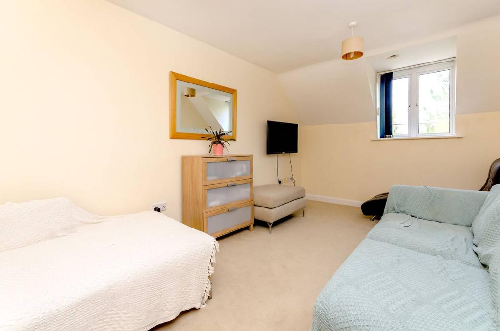 Heathside Crescent, Woking, GU22 1 bed flat - £1,300 pcm (£300 pw)
